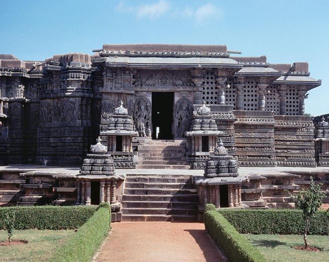 Columns During the Hoysalas Period 1100-1343, Essay Example